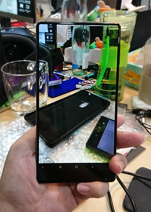 Preview : แกะกล่องพรีวิว Xiaomi Mi MIX มือถือคอนเซปท์ ไร้ขอบจอ จาก ...