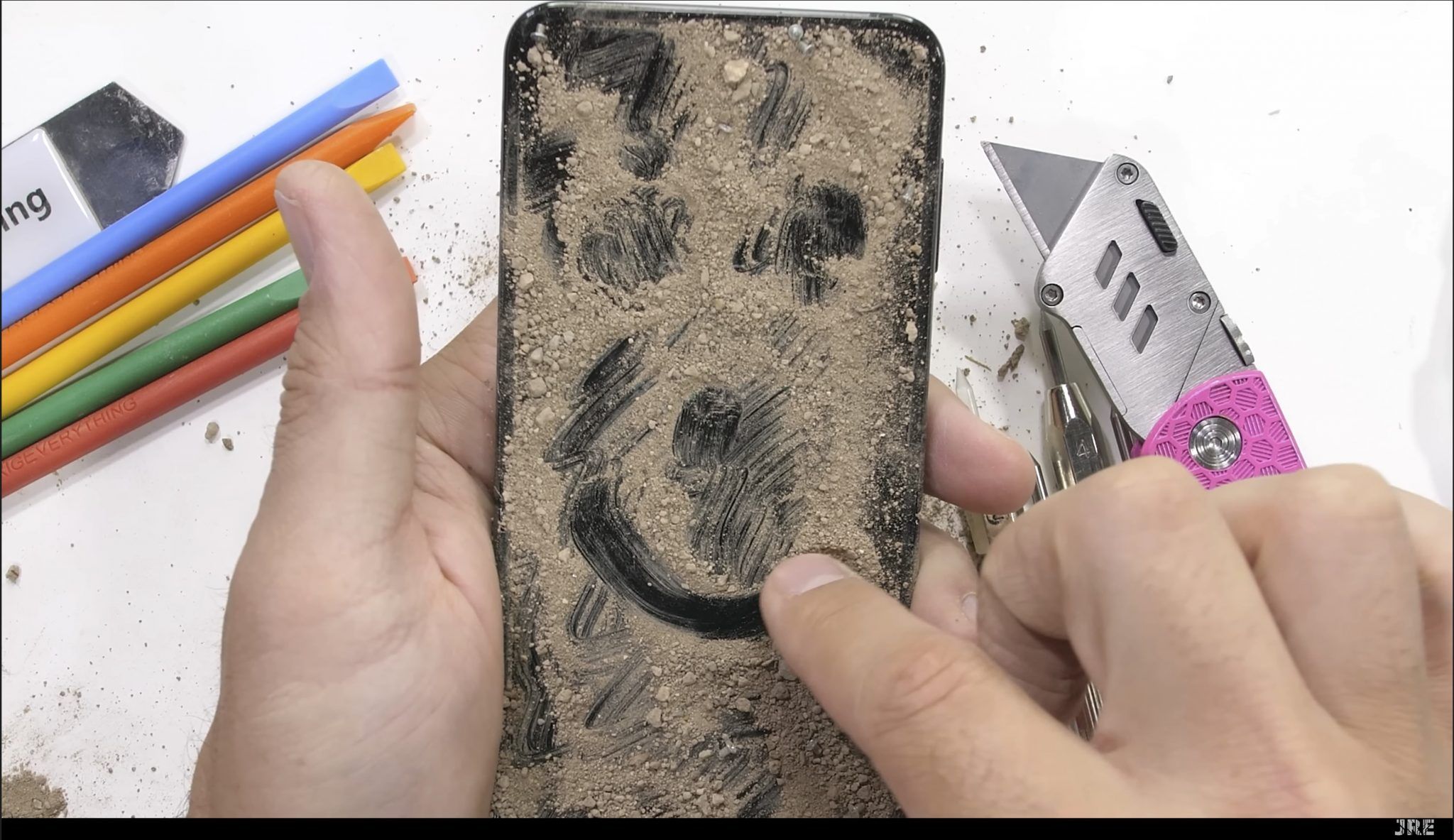 Samsung Galaxy Z Flip4 ถึงมือ JerryRigEverything ทดสอบความทนทานหน้าจอ ...