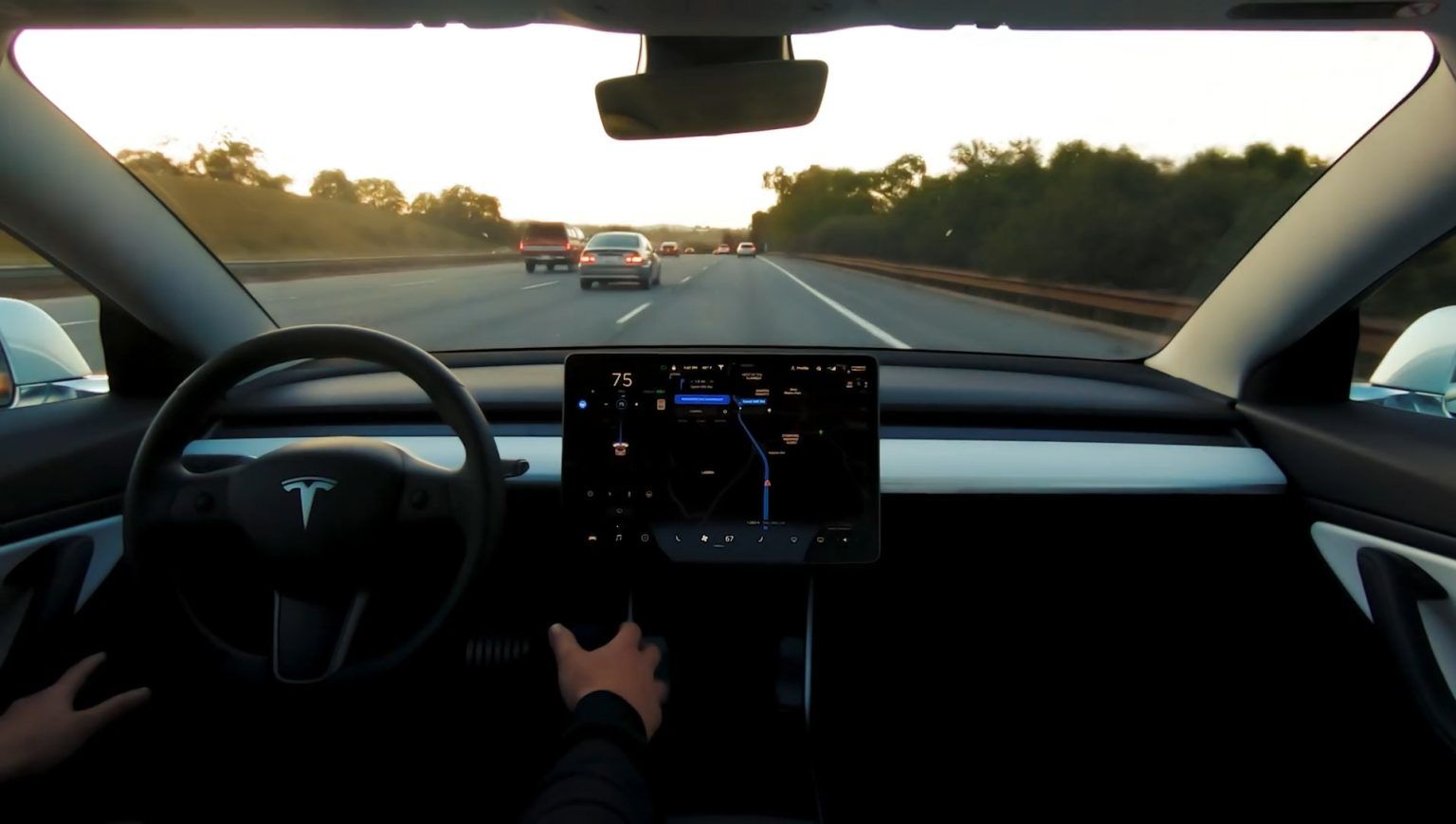 Tesla เรียกคืนรถในอเมริกากว่าสามแสนคัน เพราะระบบขับอัตโนมัติเสี่ยงเกิด ...