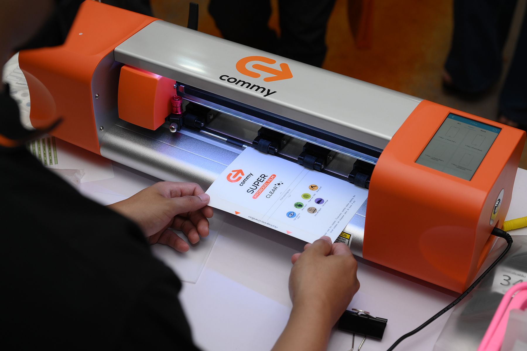 COMMY เปิดตัวฟิล์มกันรอยรุ่นใหม่ Super Hydrogel Film ลดรอยขีดข่วนได้เอง ...
