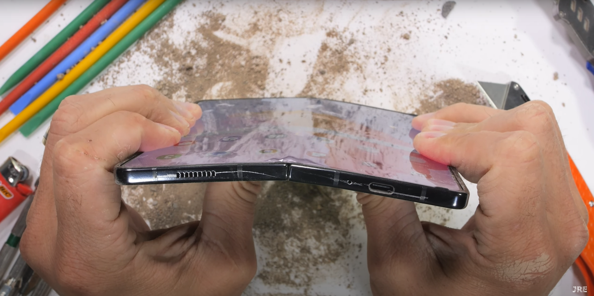 สุดจะทนจริง ๆ Samsung Galaxy Fold 5 ถึงคราว JerryRigEverything ทดสอบแบบ ...