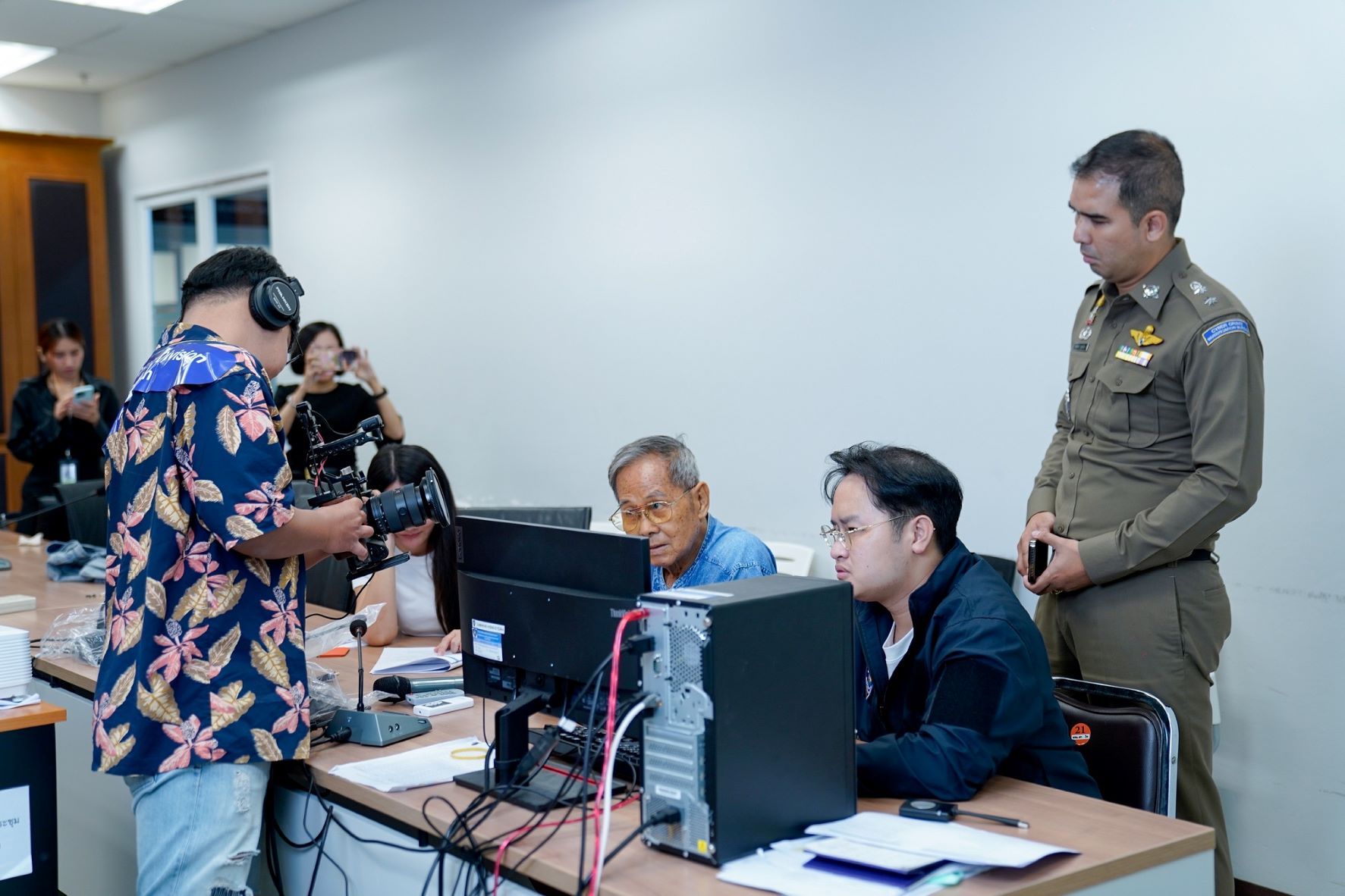 AIS ร่วมมือตำรวจไซเบอร์ ดึง 3 ค่ายละครโซเชียลผลิต 12 ละครคุณธรรม ตีแผ่คดีดัง | DroidSans