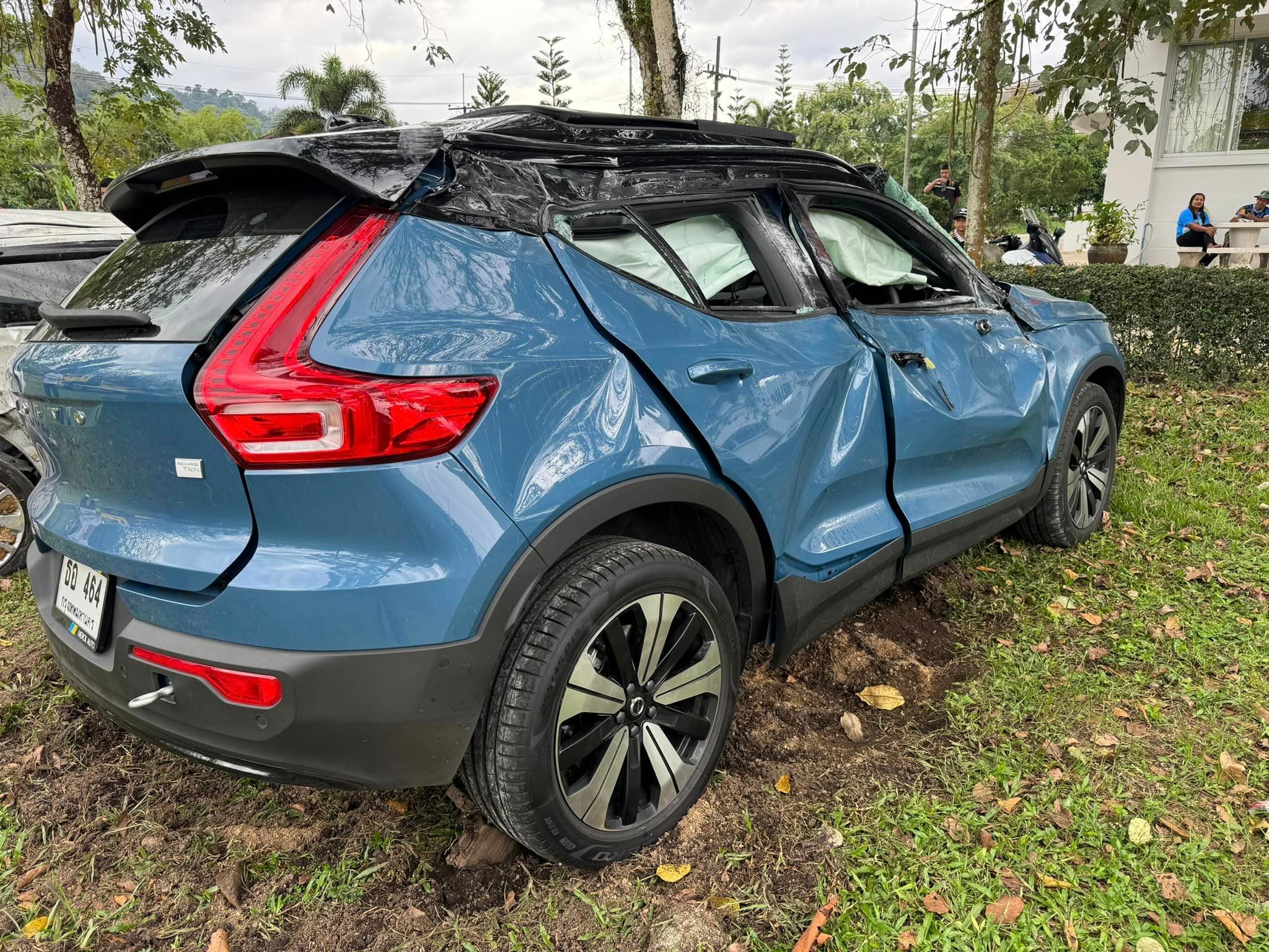 ชนยับแต่ยังรอด...ผู้ใช้ Volvo XC40 เผยรถส่ง SOS หาศูนย์อัตโนมัติทันที ...
