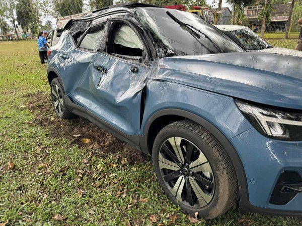 ชนยับแต่ยังรอด...ผู้ใช้ Volvo XC40 เผยรถส่ง SOS หาศูนย์อัตโนมัติทันที ...