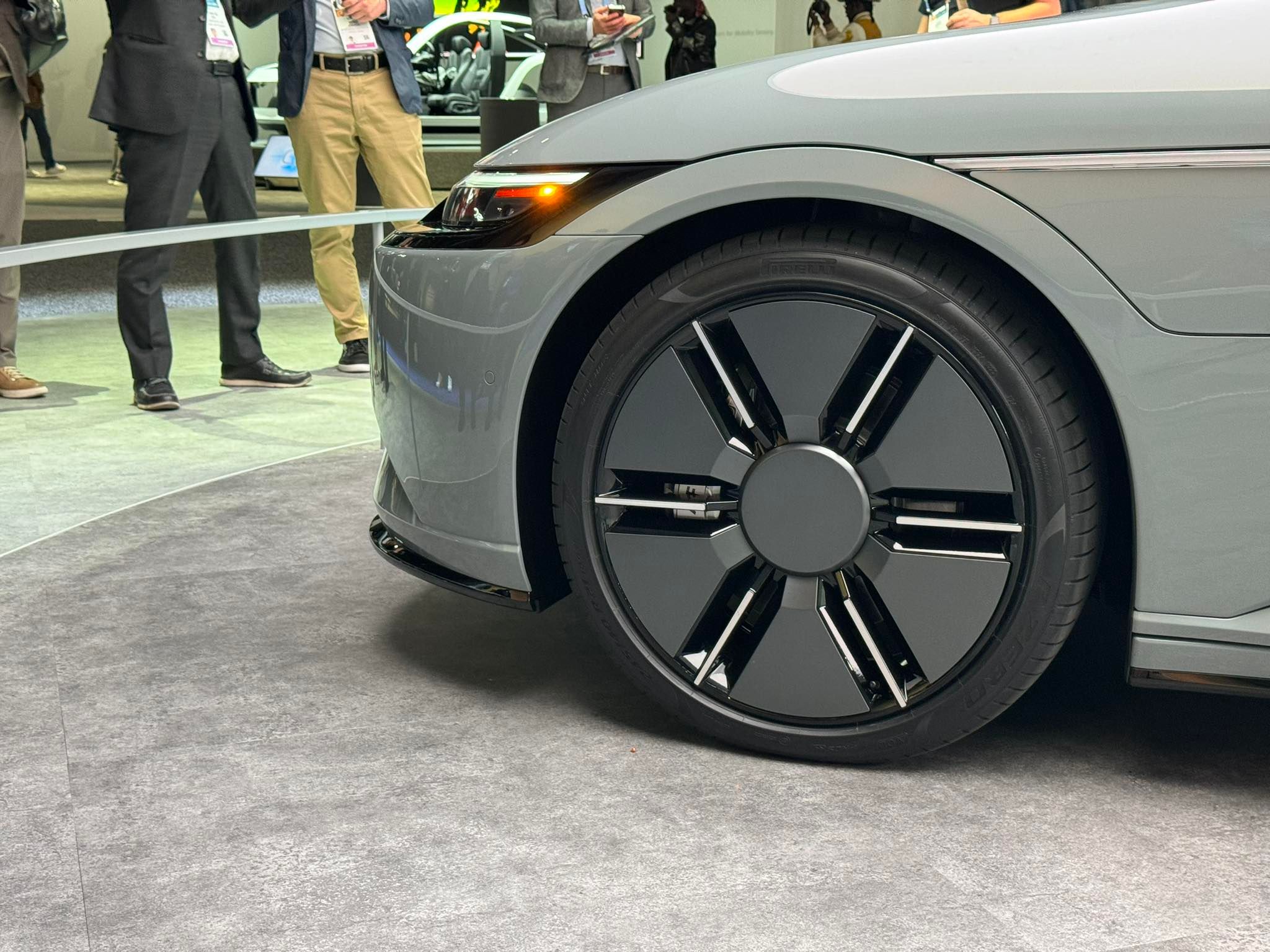 Sony บังคับรถยนต์ไฟฟ้า AFEELA ด้วยคอนโทรลเลอร์ PlayStation 5 โชว์ในงาน CES 2024 | DroidSans