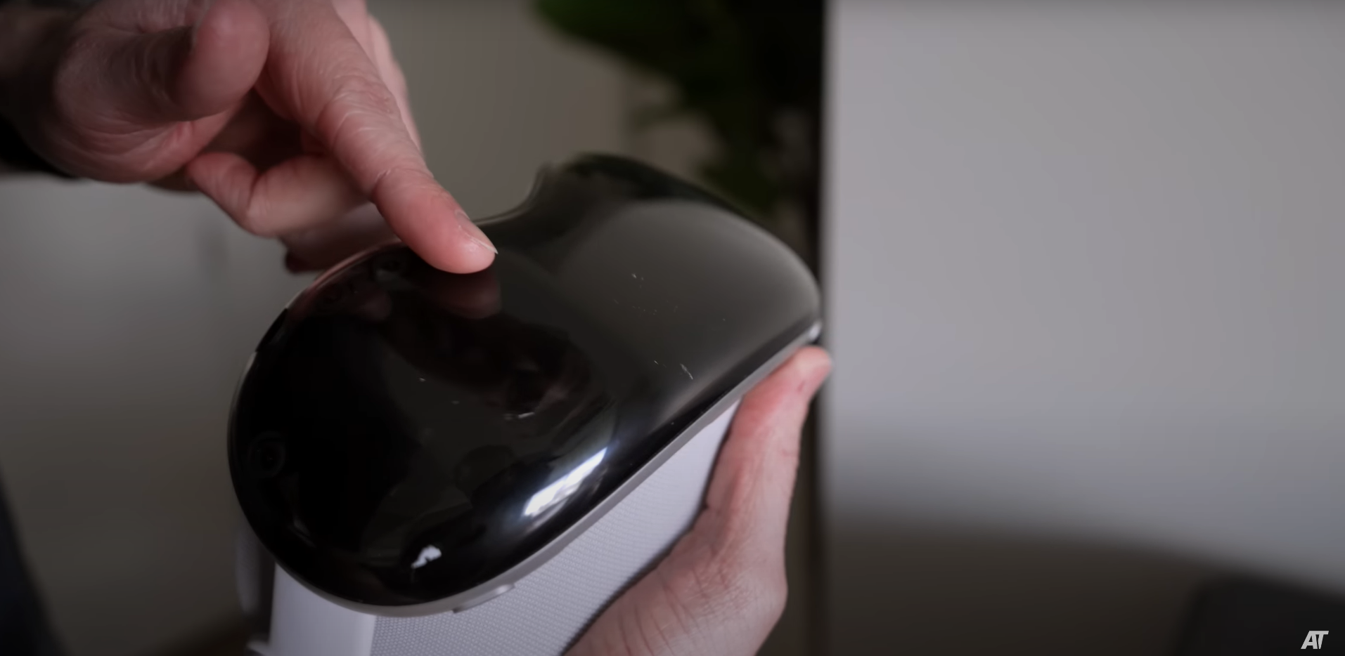 YouTuber รีวิว Apple Vision Pro ราคา 1.3 แสน ทดสอบความแกร่ง จะทนทานสม ...