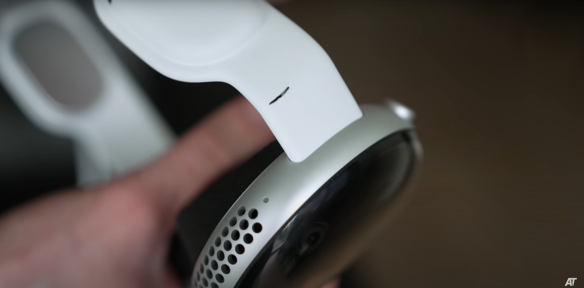 YouTuber รีวิว Apple Vision Pro ราคา 1.3 แสน ทดสอบความแกร่ง จะทนทานสม ...