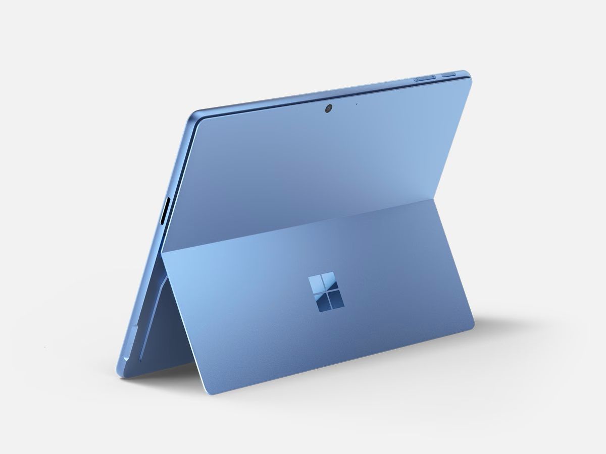 เปิดตัว Microsoft Surface Pro 11 และ Surface Laptop 7 ใช้ชิป ARM แรงกว่า MacBook Air M3 58% ...