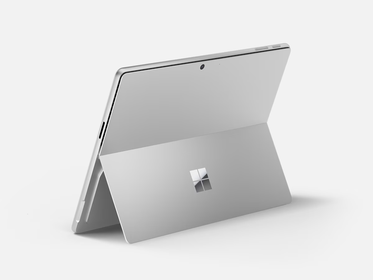 เปิดตัว Microsoft Surface Pro 11 และ Surface Laptop 7 ใช้ชิป ARM แรงกว่า MacBook Air M3 58% ...