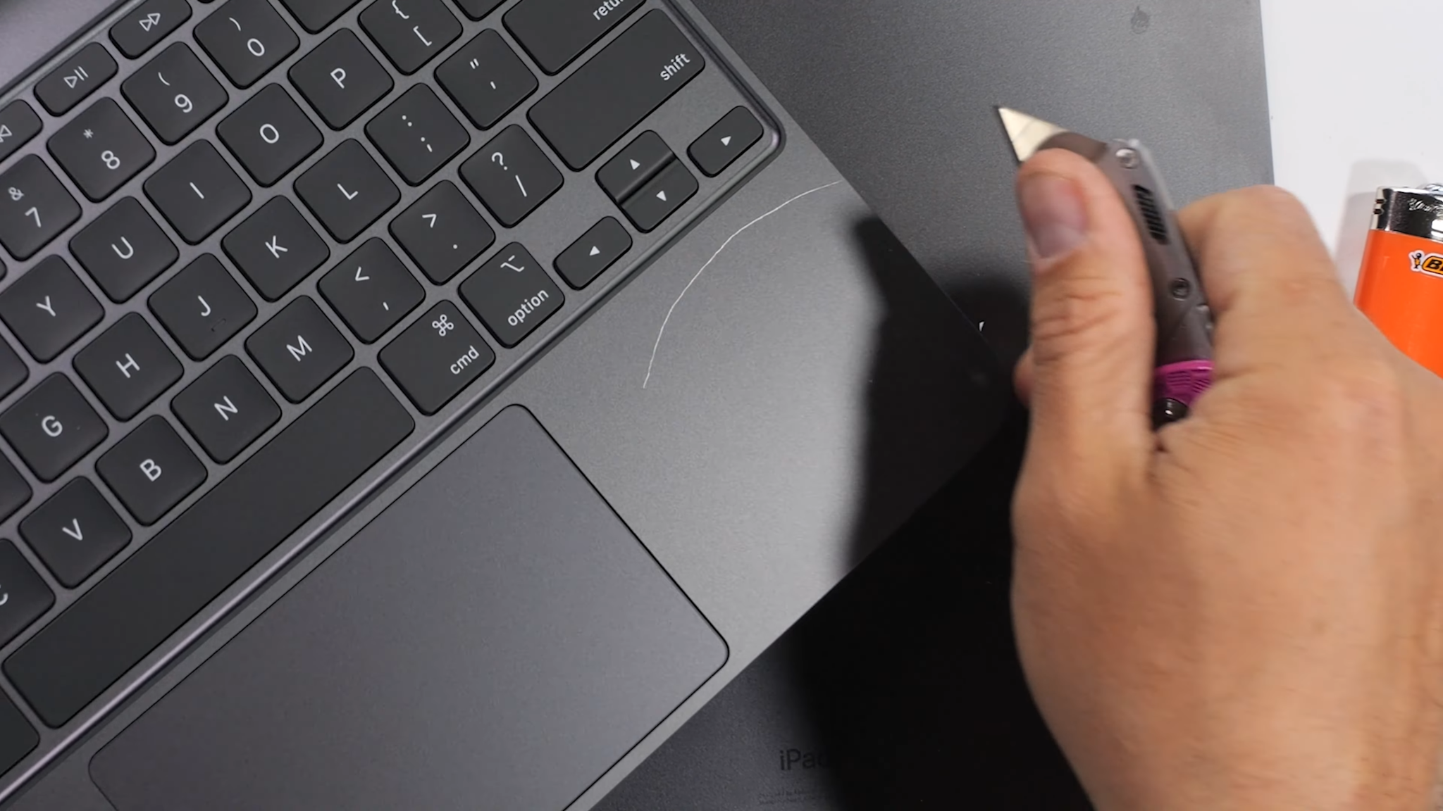 อย่างยับ iPad Pro ชิป M4 2024, Apple Pencil pro และ Magic Keyboard ถูก JerryRigEverything ทดสอบ ...