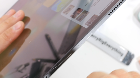 อย่างยับ iPad Pro ชิป M4 2024, Apple Pencil pro และ Magic Keyboard ถูก JerryRigEverything ทดสอบ ...