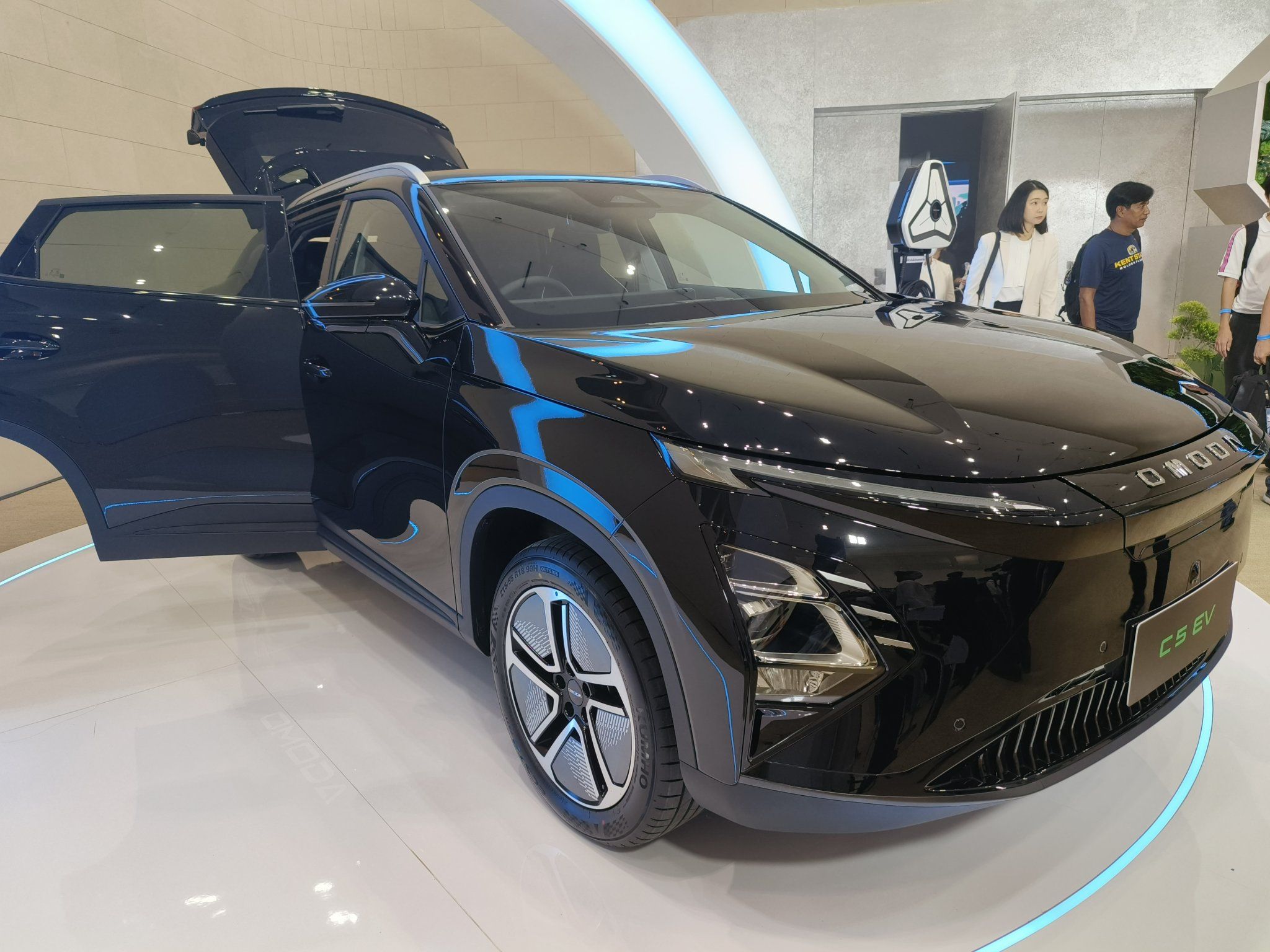 ราคาไทย OMODA C5 EV รถยนต์ไฟฟ้า แบตเตอรี่ 61kWh วิ่งไกล 505 กม. มอเตอร์ 204 แรงม้า เริ่มต้น ...