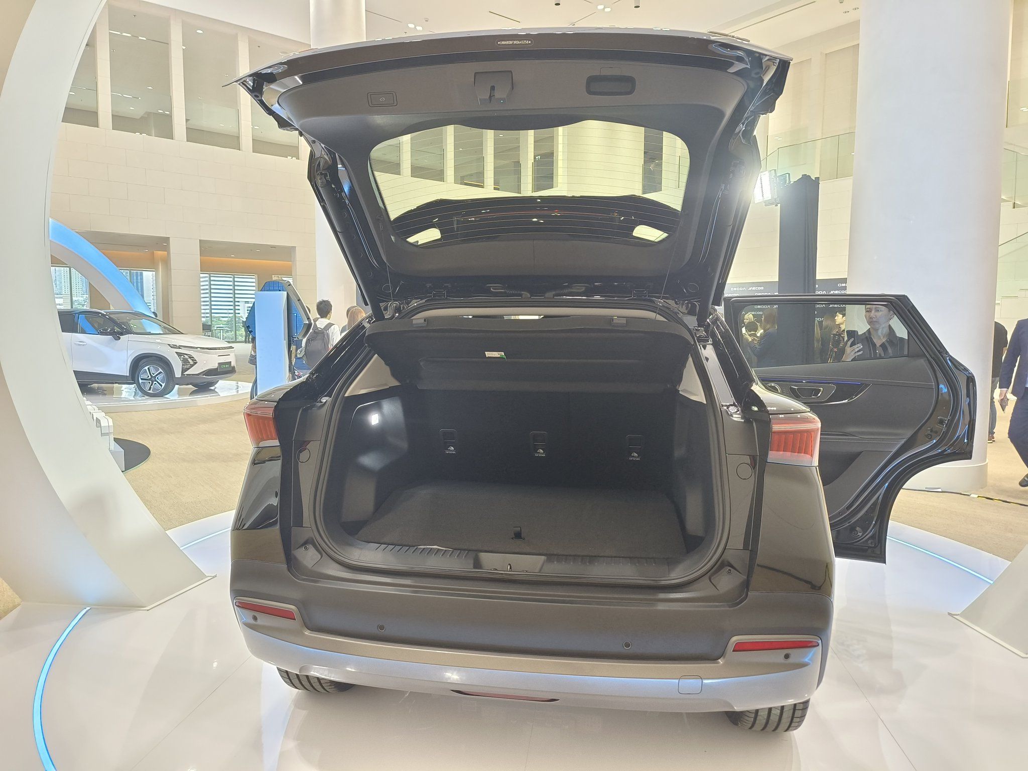 ราคาไทย OMODA C5 EV รถยนต์ไฟฟ้า แบตเตอรี่ 61kWh วิ่งไกล 505 กม. มอเตอร์ 204 แรงม้า เริ่มต้น ...