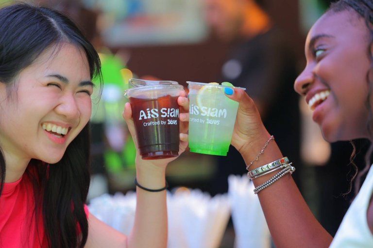 พาไปดู AIS SIAM แลนด์มาร์กใหม่ใจกลางสยาม มีทั้งคาเฟ่, โซนเกม, Co ...