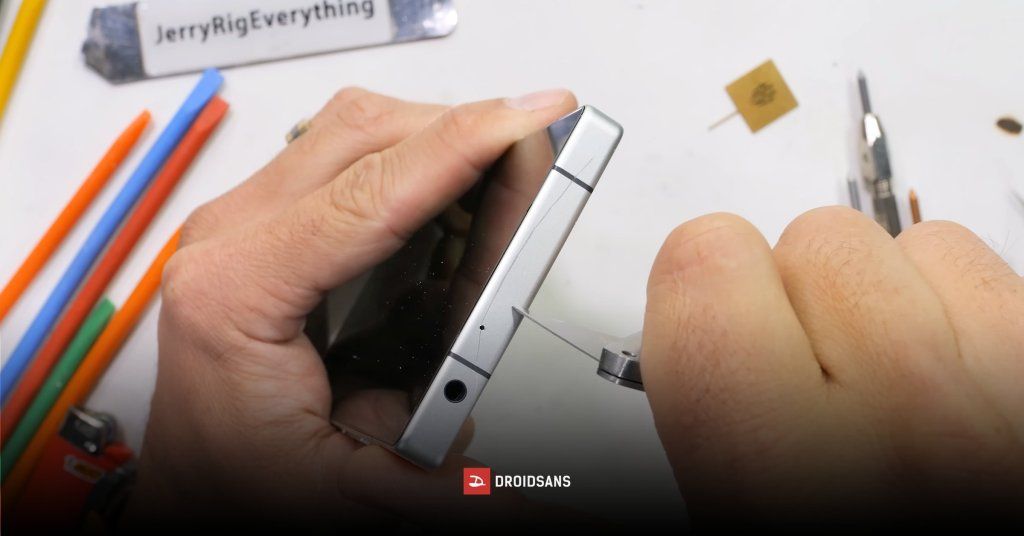 JerryRigEverything ชำแหละดูไส้ใน REDMAGIC 11 Pro ชุดน้ำระบายความร้อน ...